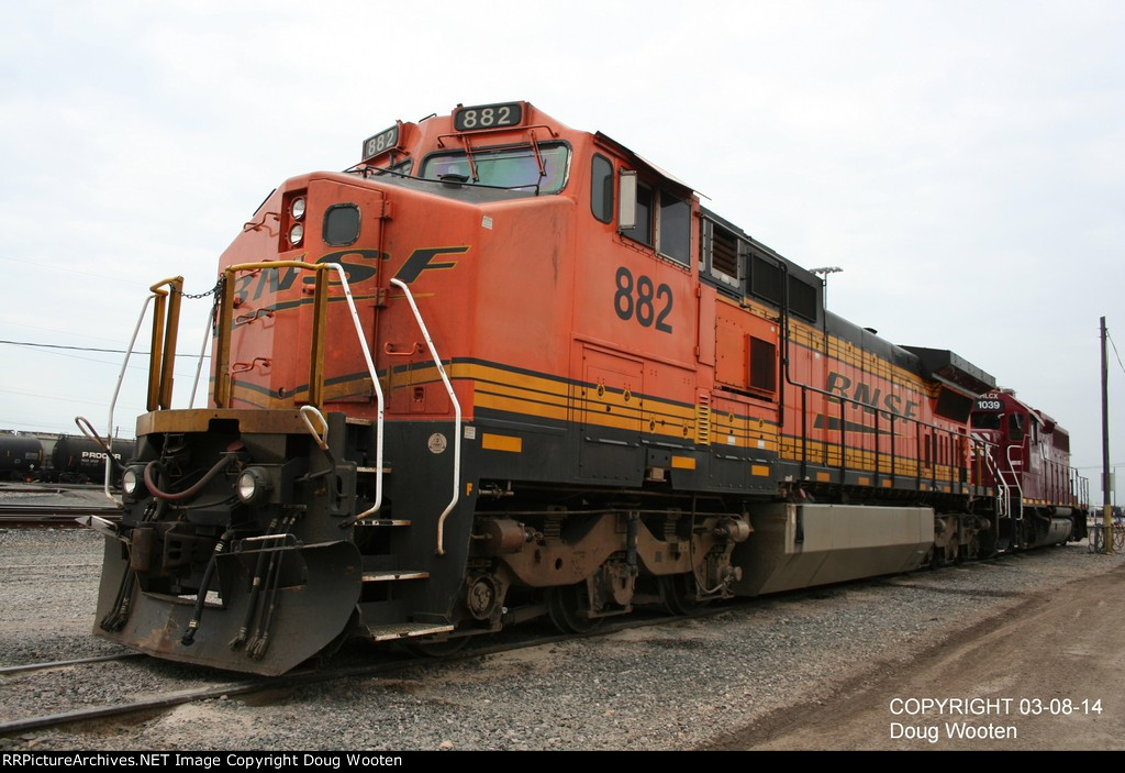 BNSF 882